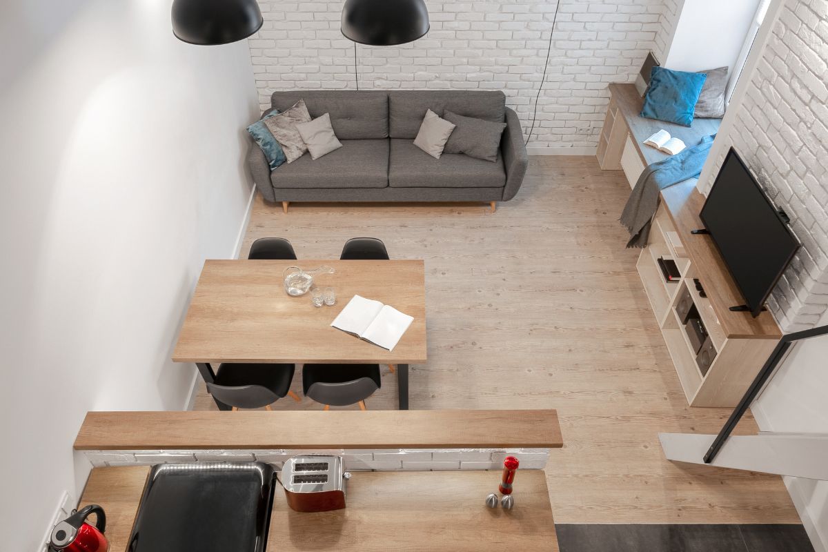 Maximizing Comfort and Style in Small Student Apartments