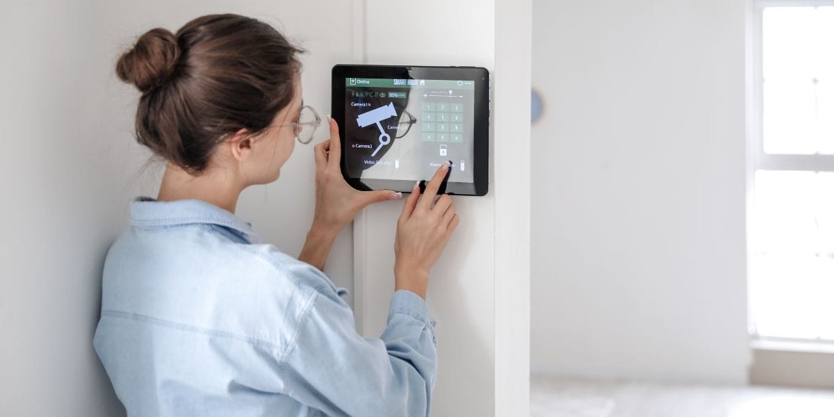 Safety Comes First: Top 7 Safety Tips For Single Women Living Alone