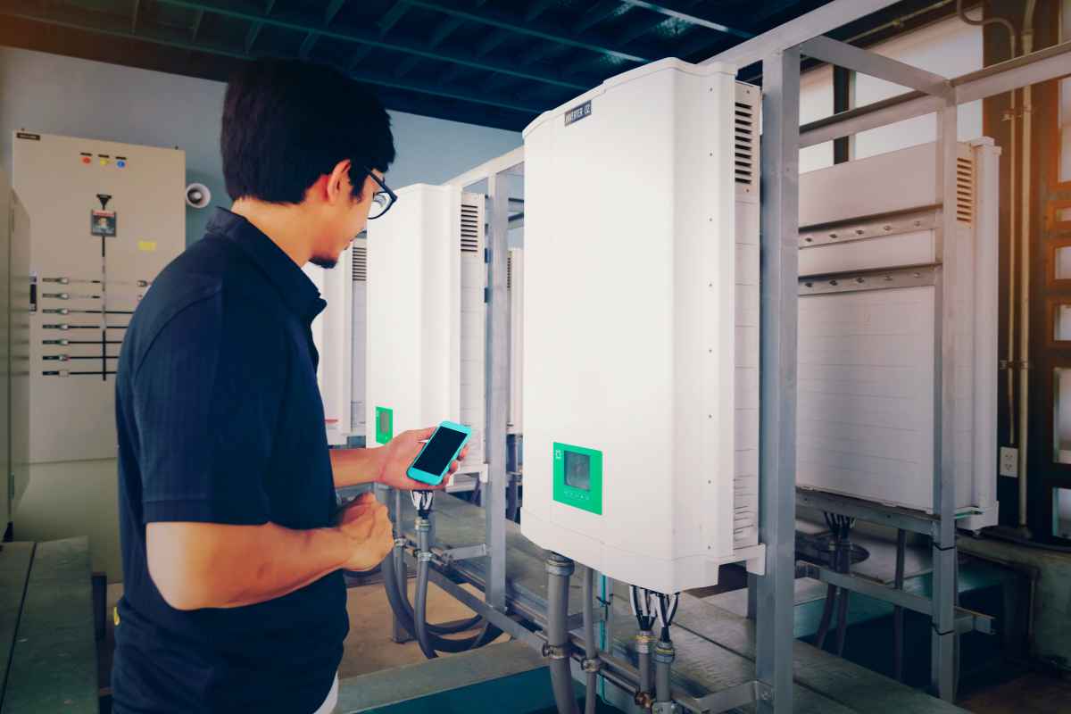 Revolutionizing Energy: Hybrid Solar Inverters' Efficiency