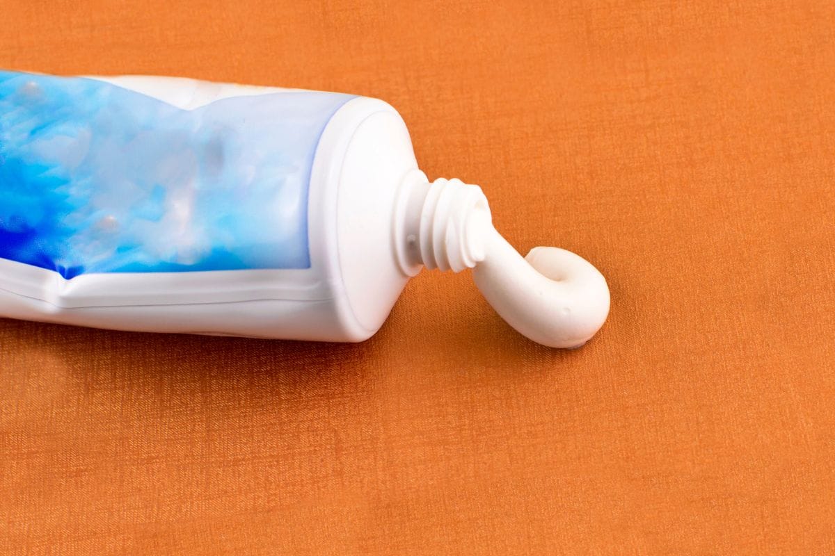 Surprising uses of toothpaste you never knew existed (Copy)