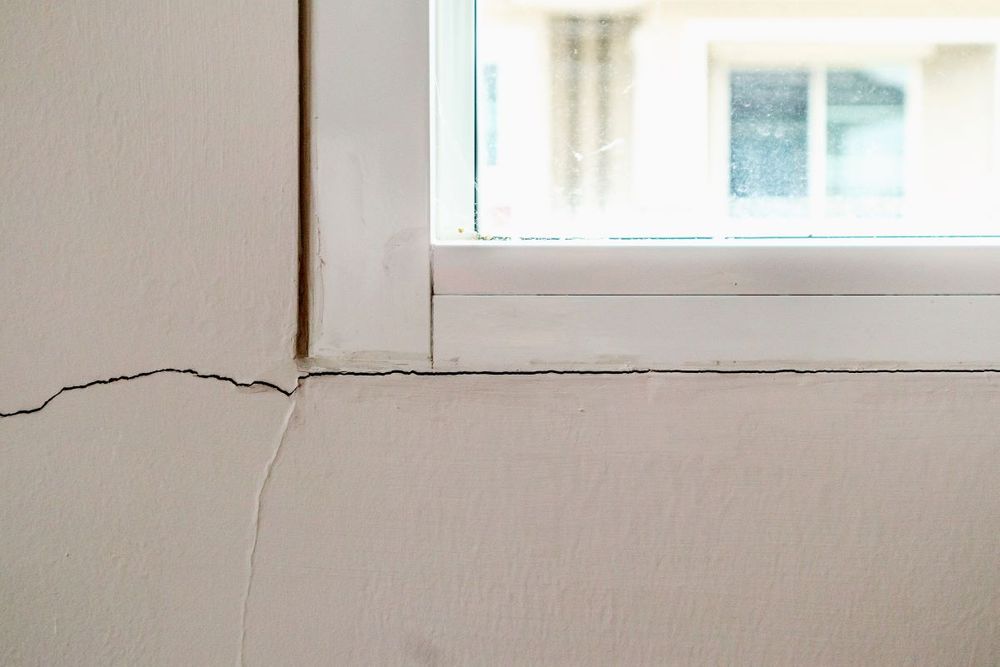 Damaged Walls: 7 Main Causes And Solutions