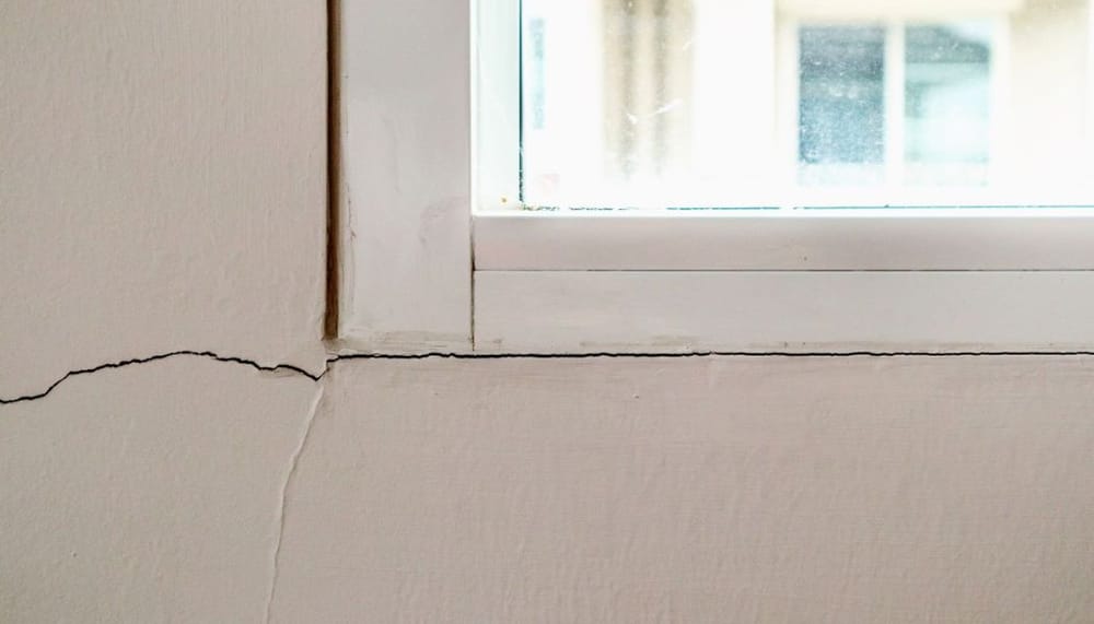 Damaged Walls: 7 Main Causes And Solutions